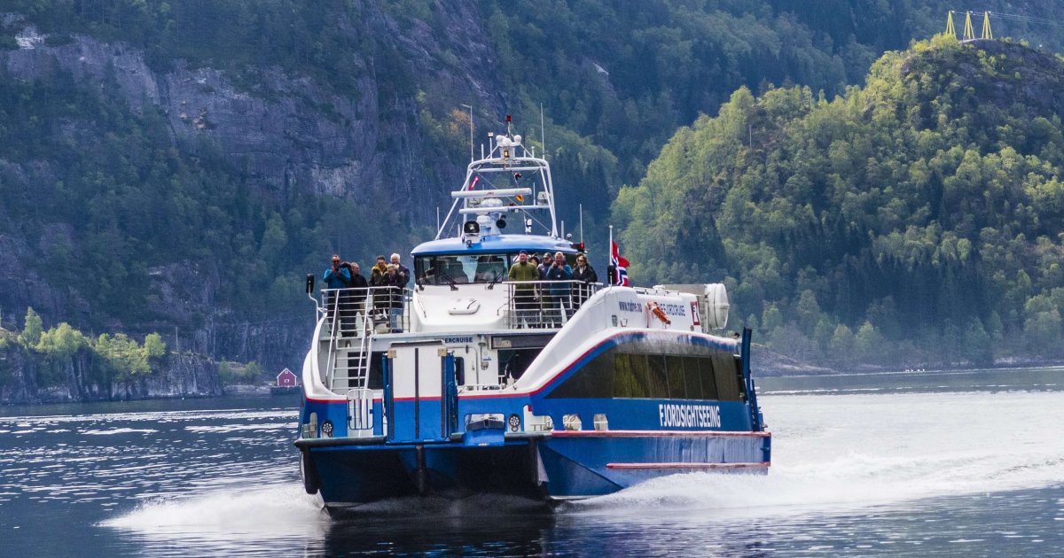 Day trip to Rosendal by boat / Authentic Scandinavia