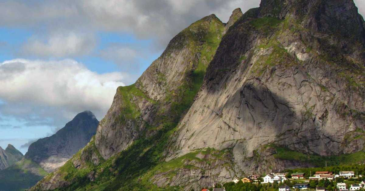 9: Lofoten Islands / Authentic Scandinavia