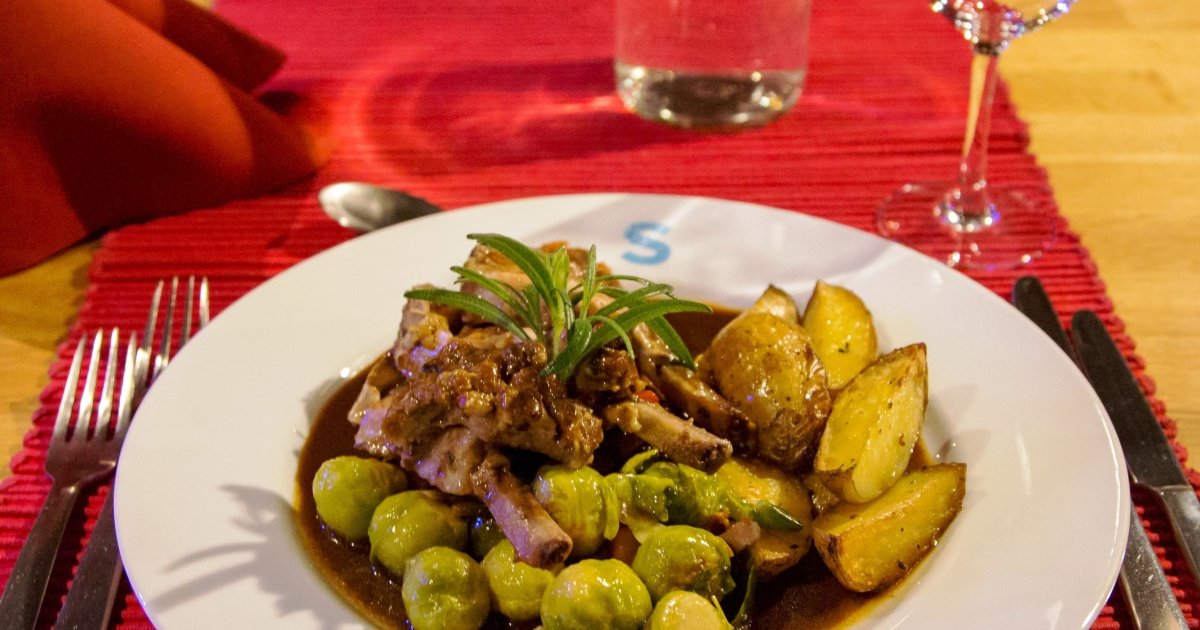 Sami & Reindeer Experience with Dinner / Authentic Scandinavia Sami & Reindeer Experience with Dinner / Authentic Scandinavia