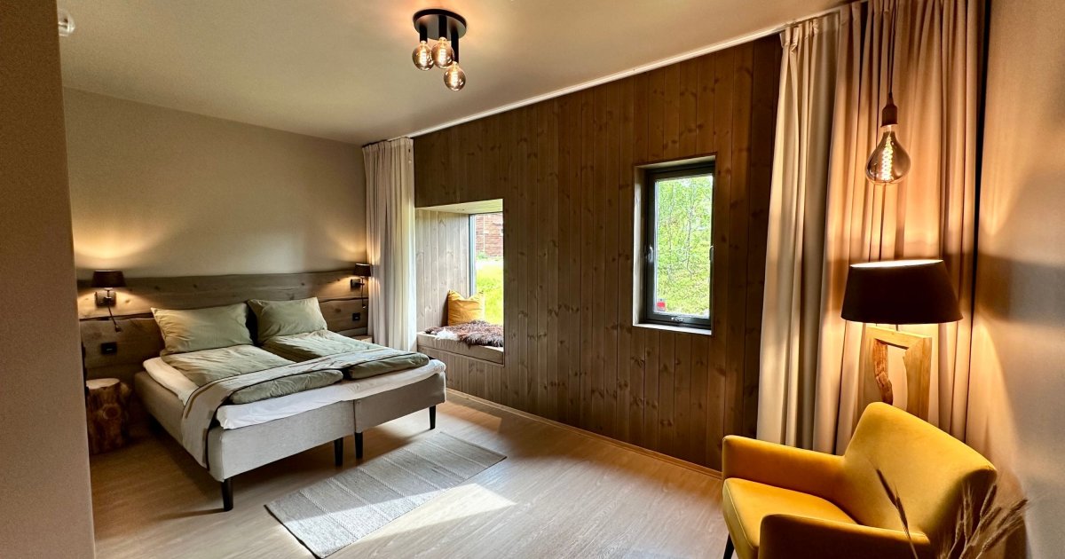 Bjørnfjell Mountain Lodge - Standard Room with Window Seat / Authentic ...