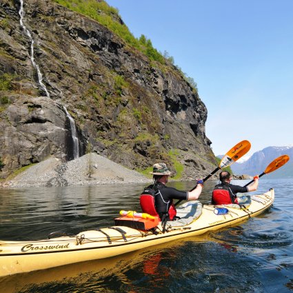 Kayaking in Flåm (fjord paddle) / Authentic Scandinavia