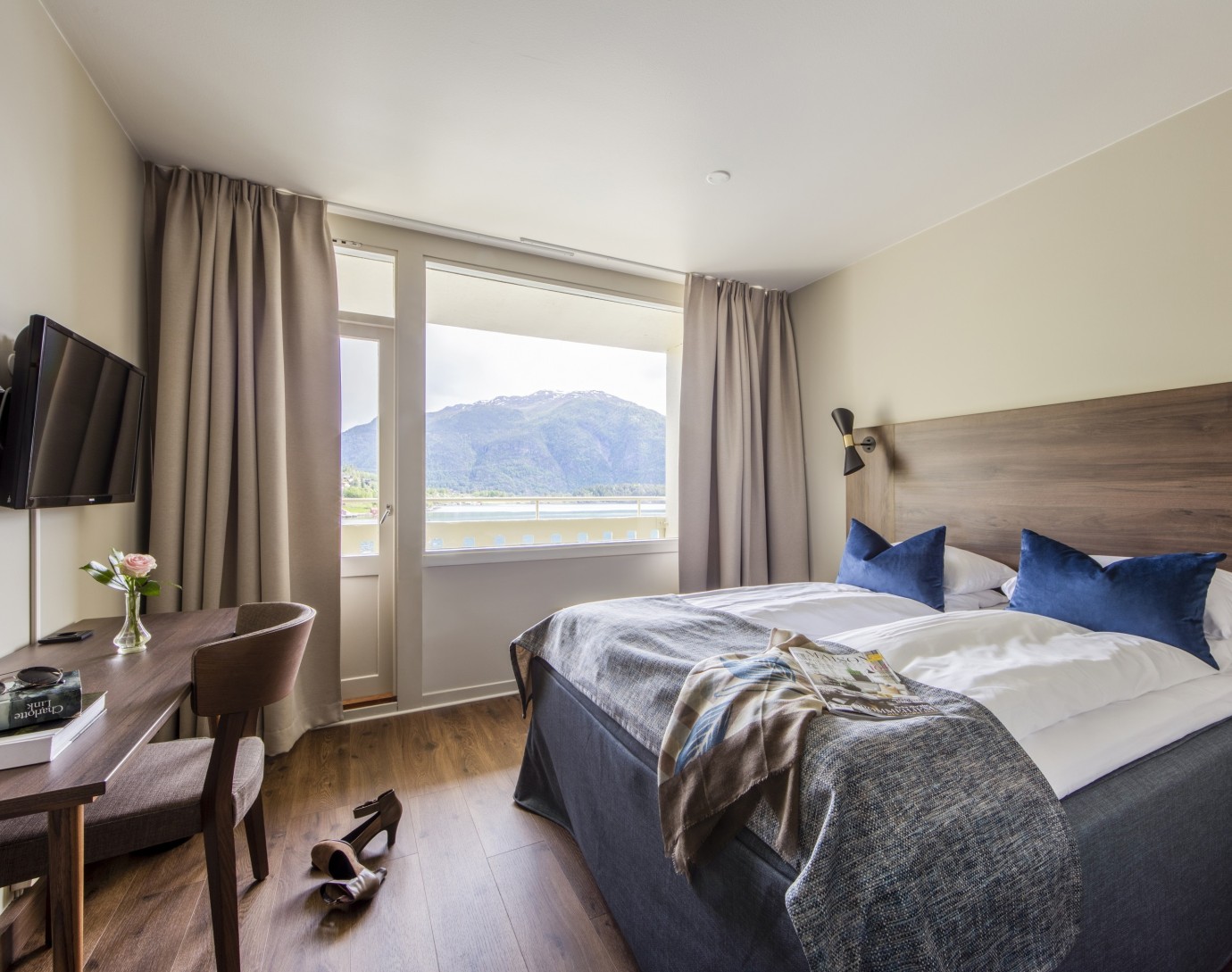 Norwegian Fjords & Glaciers / Authentic Scandinavia